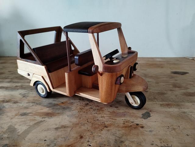 Tuk Tuk by Dutchy - Woodworking Project by Peter Jones - Craftisian