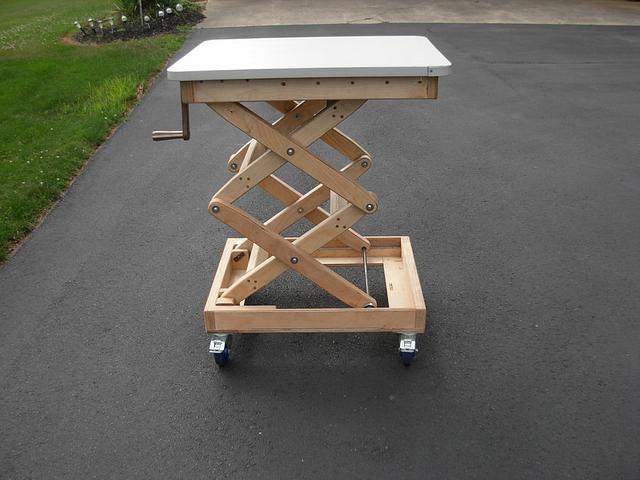 Scissors Lift Table - Woodworking Project by Jim Jakosh - Craftisian