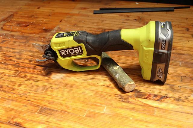 Ryobi Cordless Secateurs – R18XSEC20 - Review by LIttleBlackDuck ...