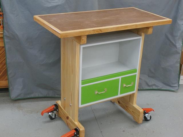 Mobile assembly table - Woodworking Project by 987Ron - Craftisian