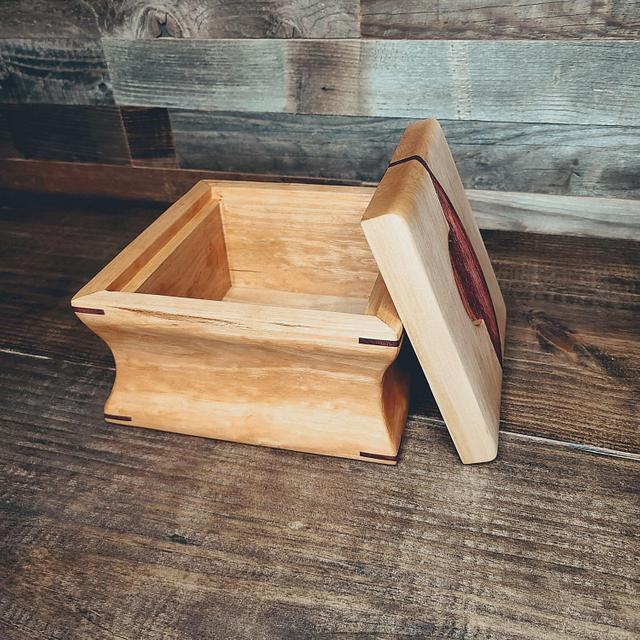 Box (cove cut with lift top) by SmokeAndSand - Craftisian