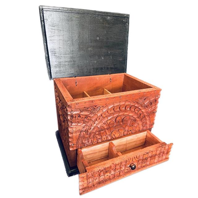 Gretchen's Box - Woodworking Project by Ron Aylor - Craftisian