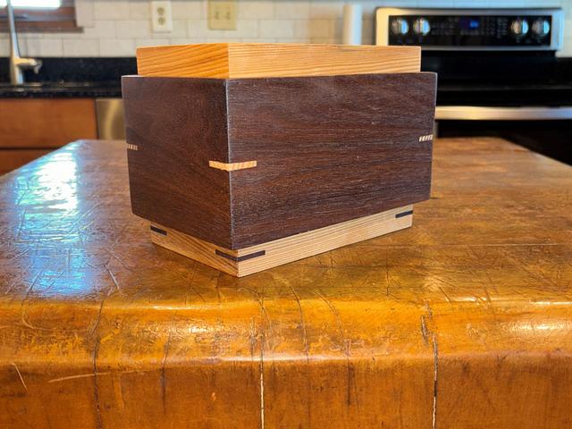 Henry's silly rabbet box - Woodworking Project by hairy - Craftisian