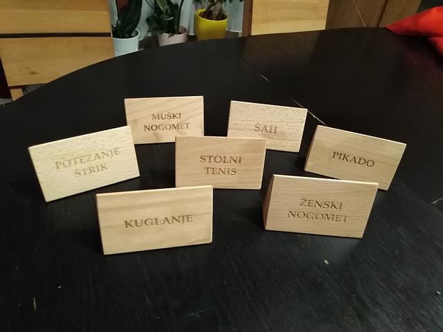 STAND - TABLE SIGN - Woodworking Project by majuvla - Craftisian