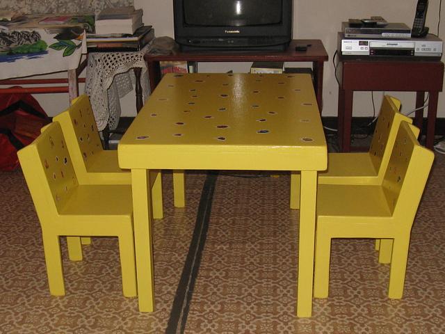 CHILDRENS TABLE AND CHAIRS - Woodworking Project by CLIFF OLSEN ...