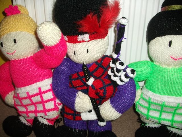 Scottish Dolls - Needleworking Project by mobilecrafts - Craftisian