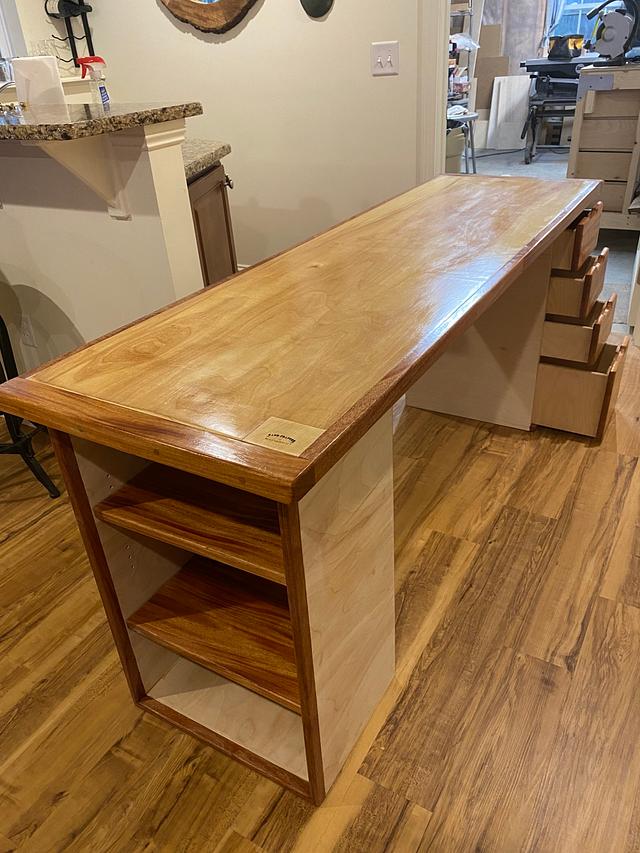 Reversible-Top Desk - Woodworking Project by Alan Sateriale - Craftisian