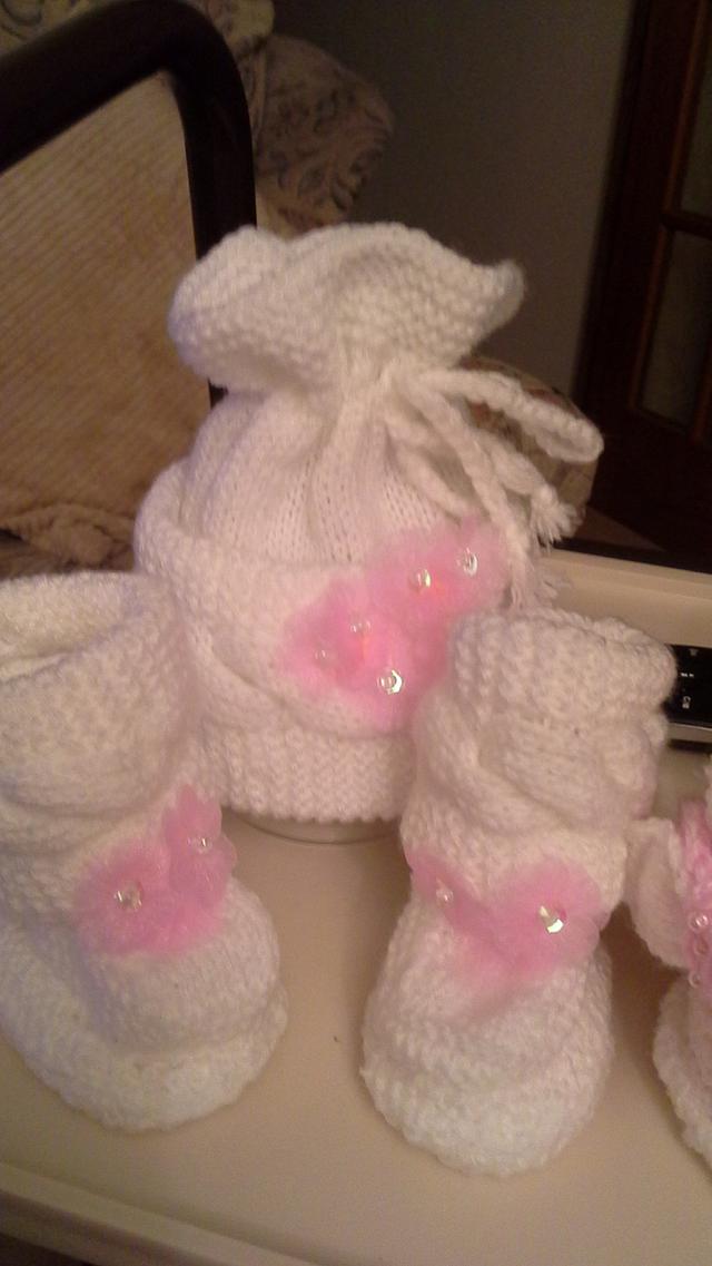 cable top hat and booties - Needleworking Project by evepudding ...