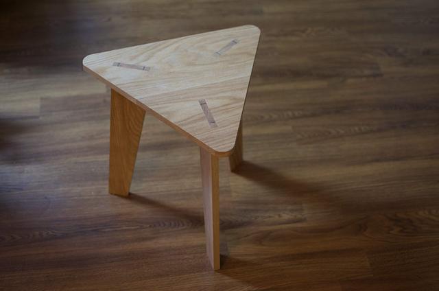 Triangle side table - Woodworking Project by thehackberry - Craftisian