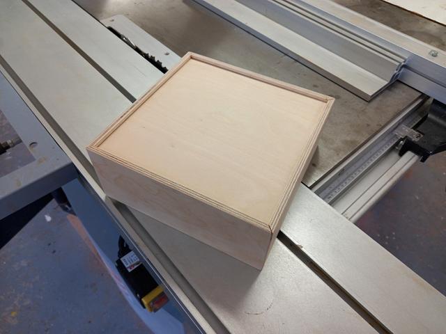 SLIDE OPENING BOX - Woodworking Project by majuvla - Craftisian