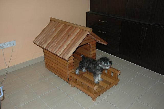 Log Cabin Dog House - Woodworking Project by sammarine - Craftisian