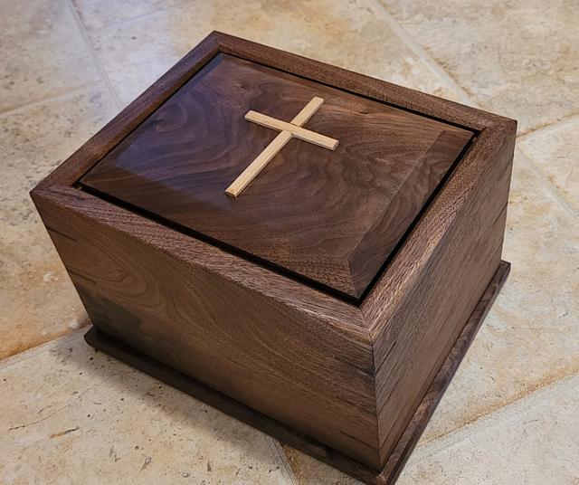 Urn for a friend - Woodworking Project by BB1 - Craftisian