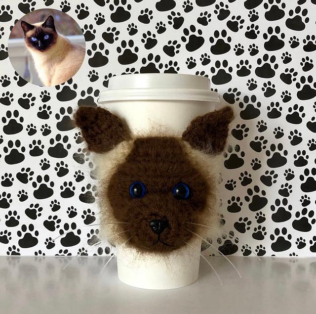 Siamese Cat Cup Cozy - Needleworking Project by HookedbyAngel - Craftisian