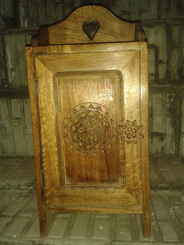 Hanging wooden box - Woodworking Project by Asim - Craftisian