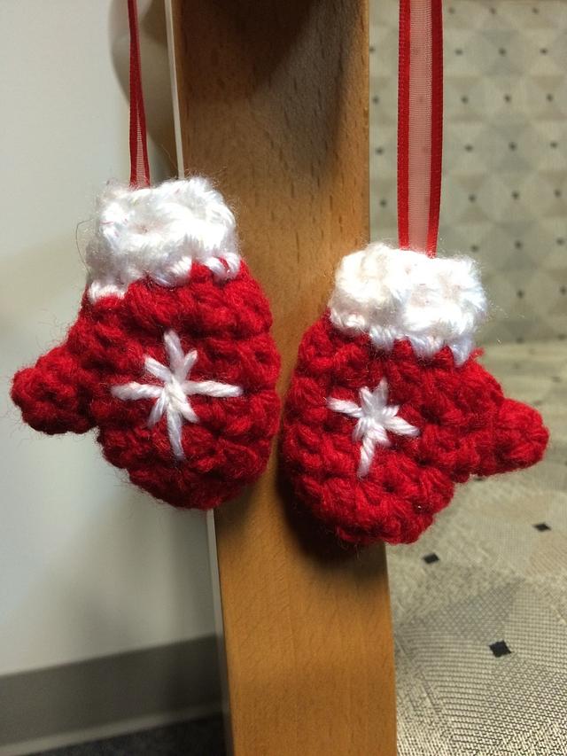 Mini Mittens Ornament - Needleworking Project by Alana Judah - Craftisian