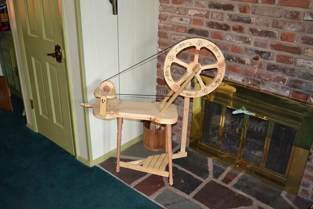 rustic spinning wheel - Woodworking Project by Tom Haggerty - Craftisian