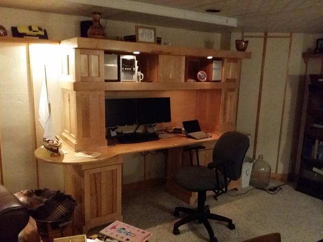 maple computer desk - Woodworking Project by flashfire - Craftisian