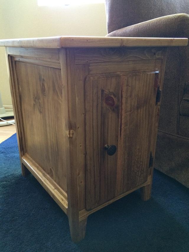 Knotty pine end-table by David - Craftisian