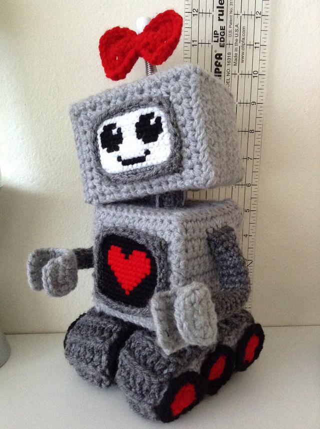 Girly Robot - Needleworking Project by Betsi Brunson - Craftisian