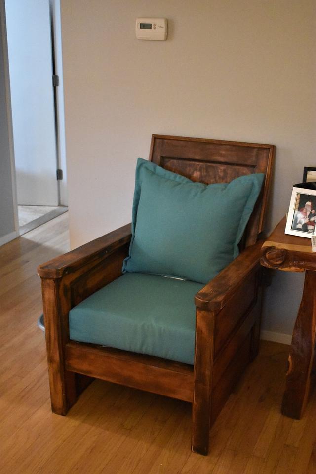 Door Chair - Woodworking Project by Thornwood Lou - Craftisian