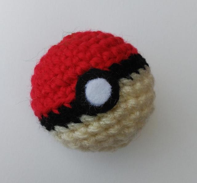Pokeball - Needleworking Project by Fabrizio Bottasso - Craftisian