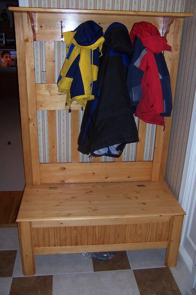 First try at a boot bench. - Woodworking Project by Galvipa - Craftisian